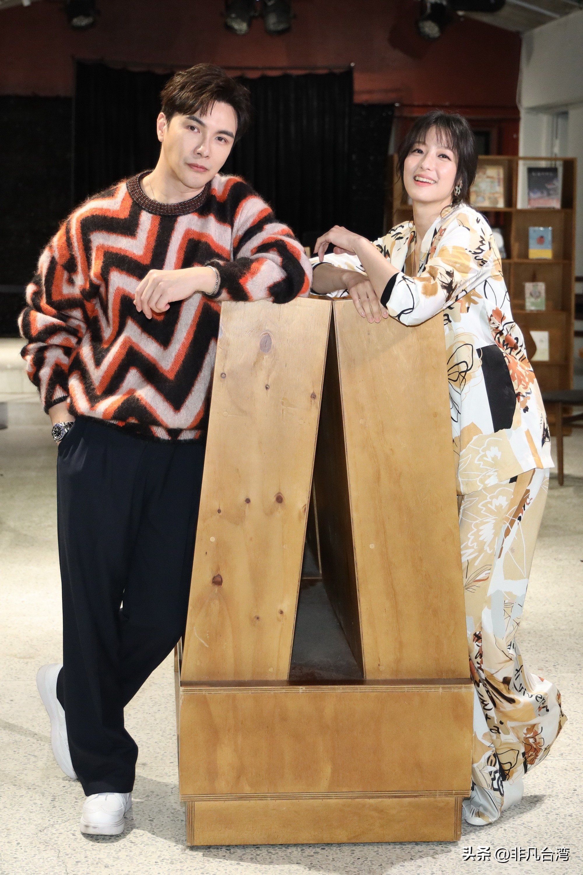Xie Jiajian and Lai Yayan attended the joint interview of the musical ...