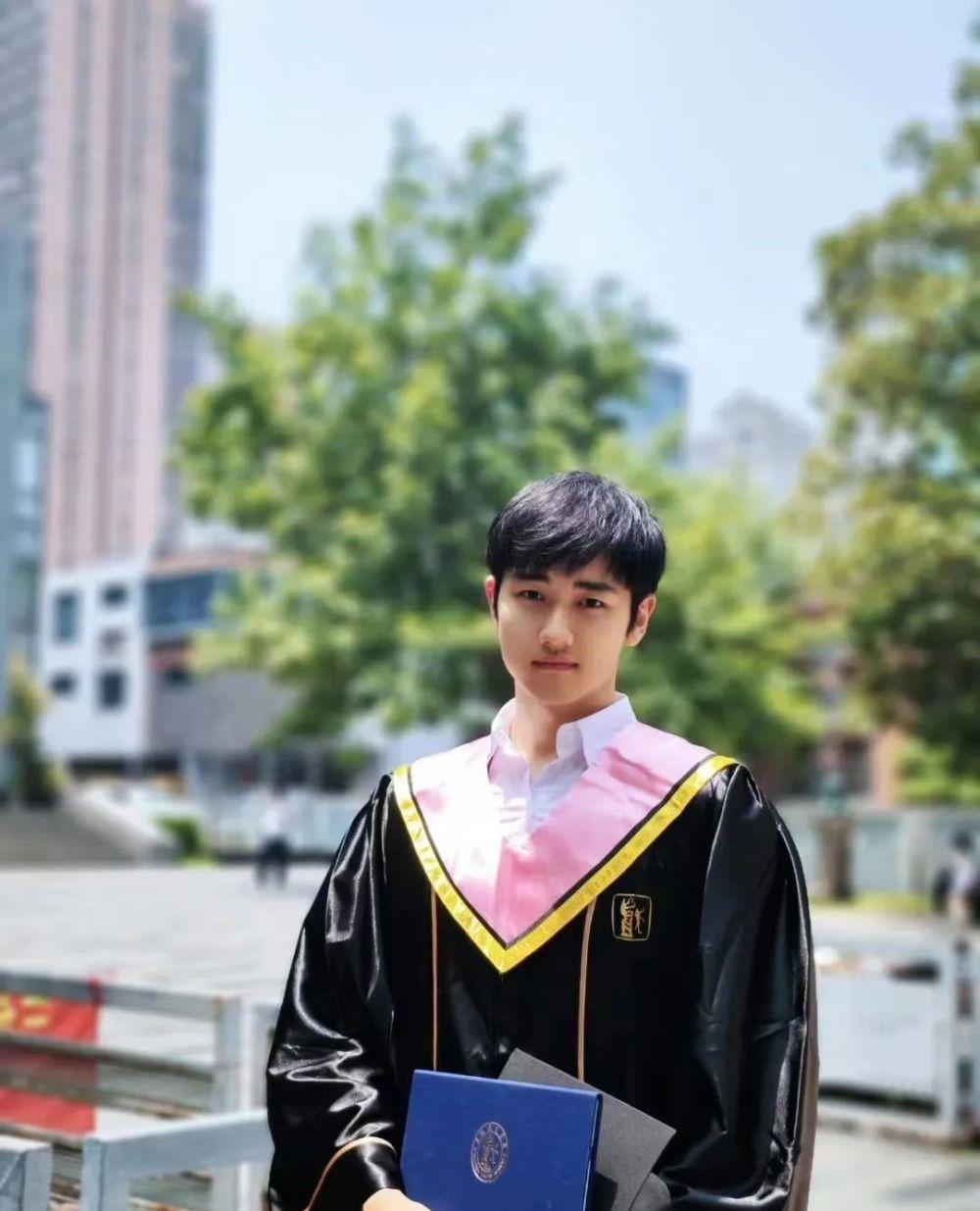 Jin Sha appeared on a variety show with her 19-year-old boyfriend ...