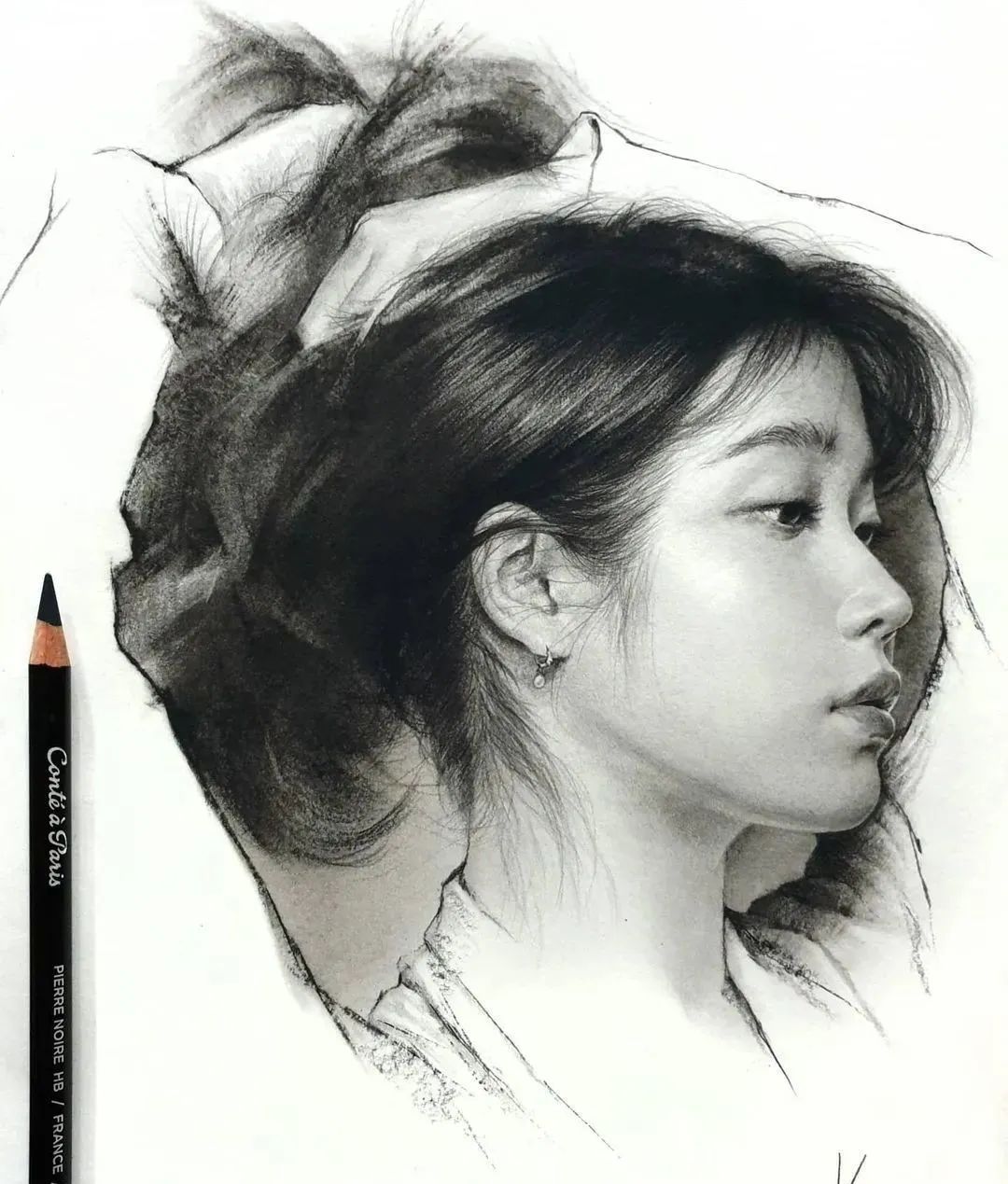 Wonderful sketch, excellent hair drawing - iNEWS