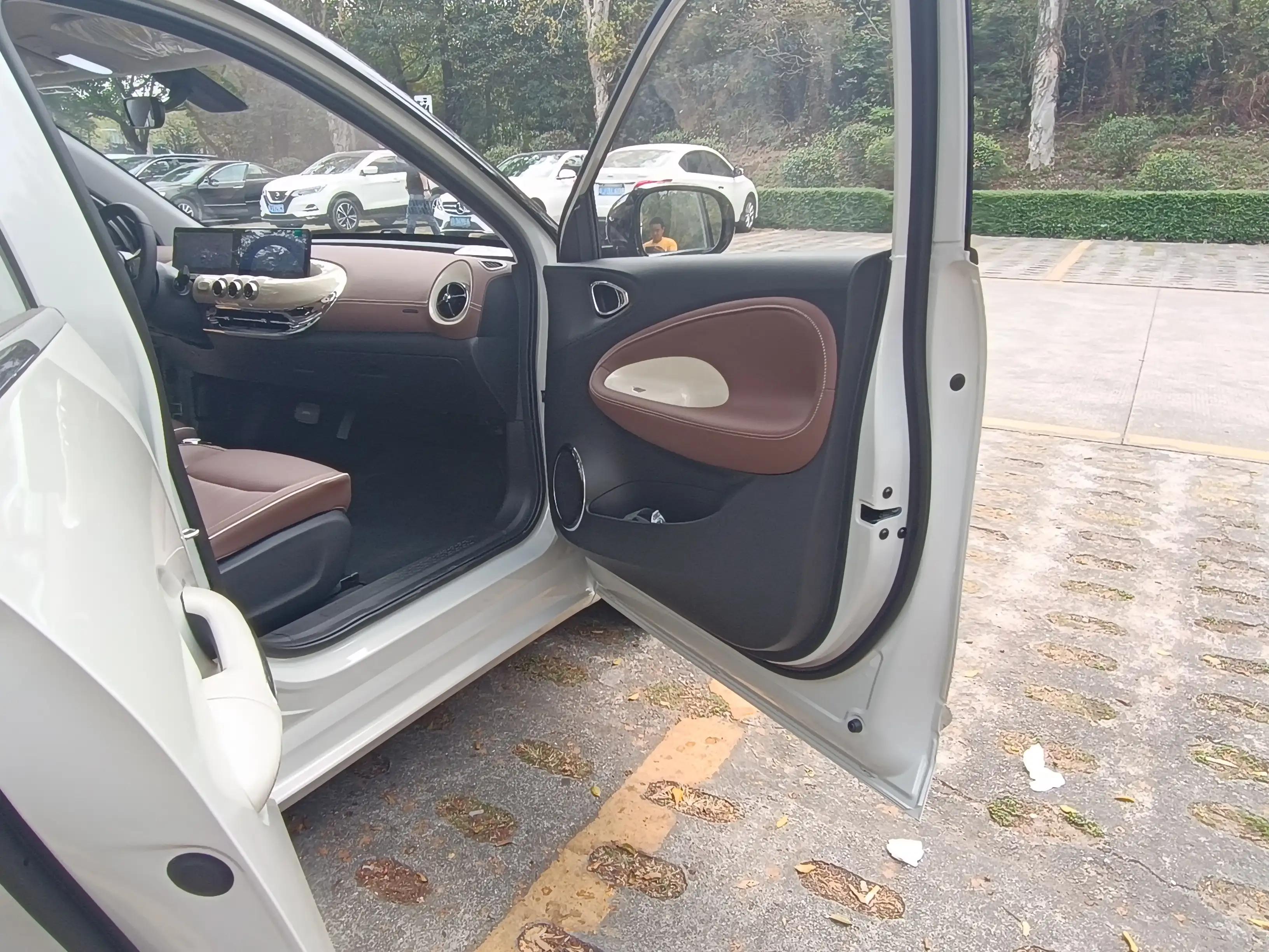 very quiet car - iMedia