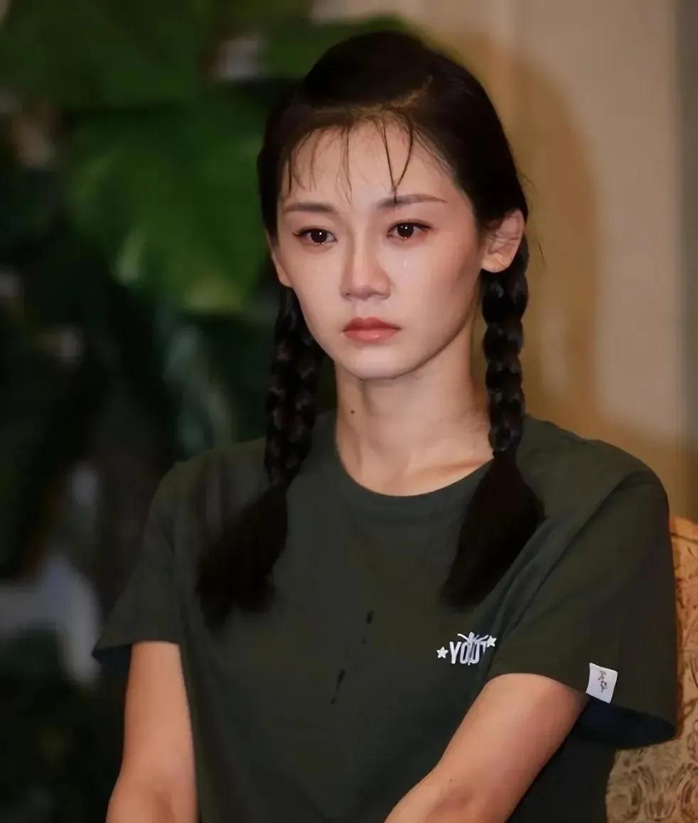 Feng Xiaogang bluntly said: She is so good at pretending that she will never become popular, let ...