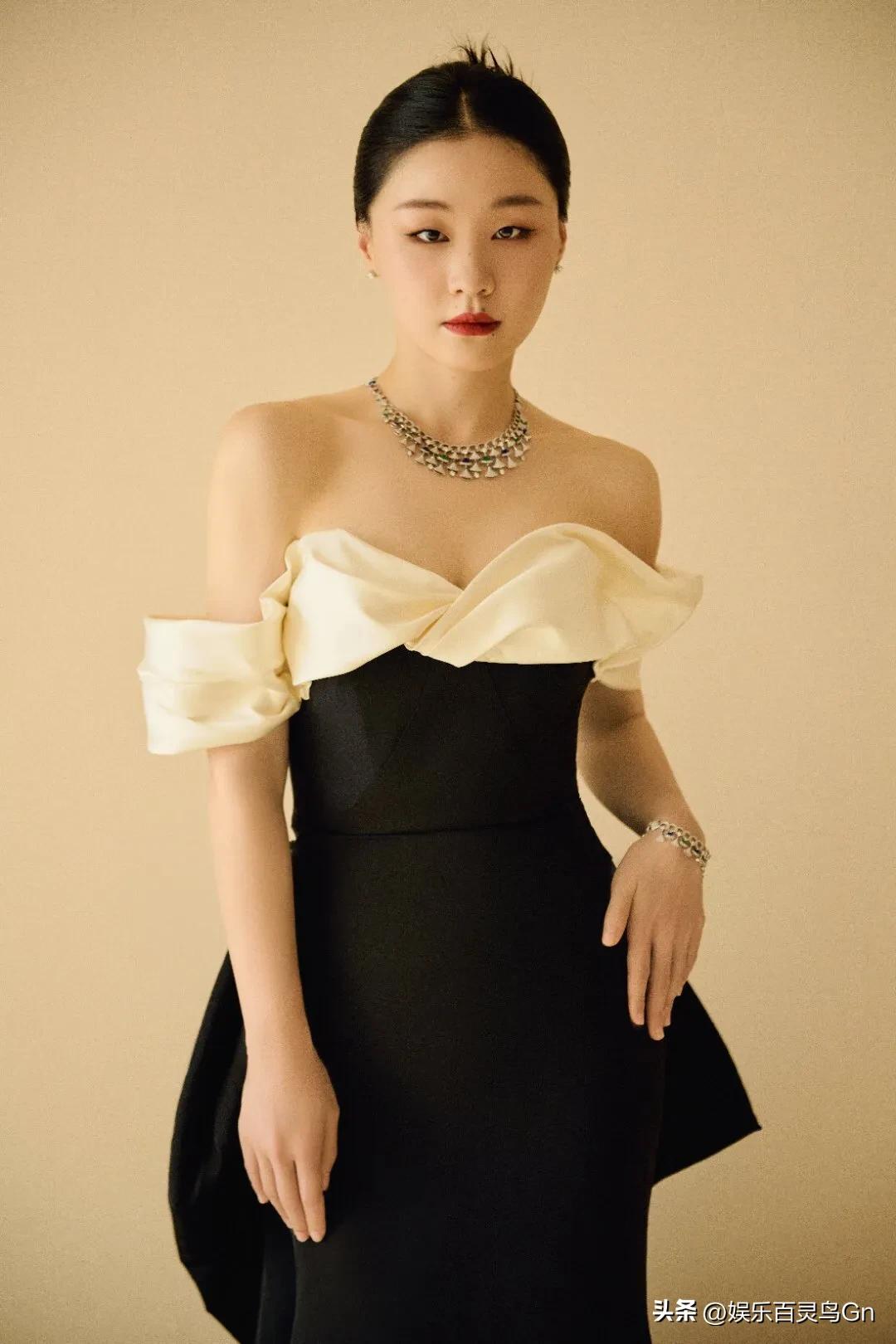 This is Jin Jing's most beautiful time!Attending the event looks ...