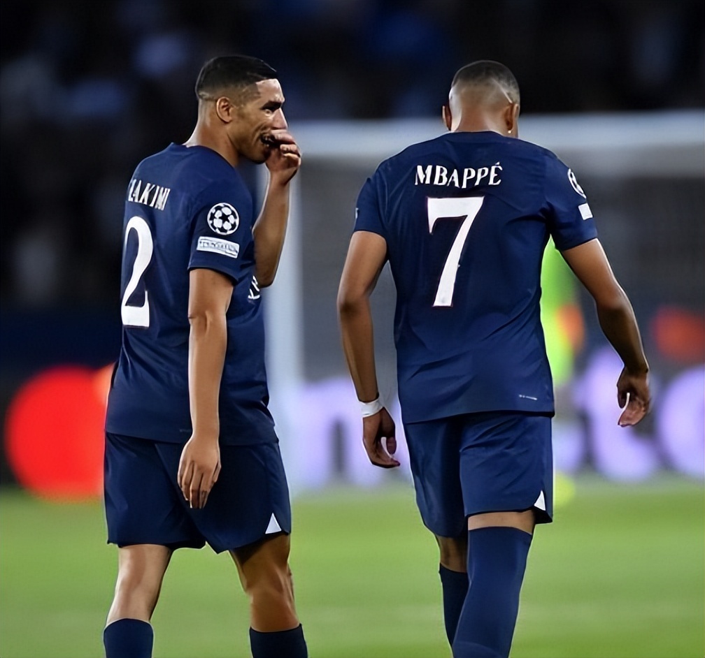 1-0 Lyon, Messi desperately gave Ashraf a flyer, Mbappe looked down on ...