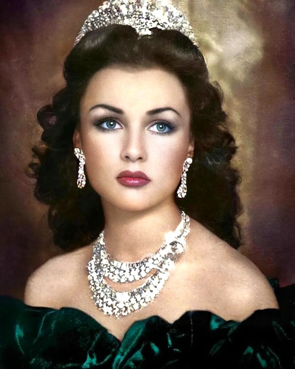 Three lavish wives of the Shah of Iran: 'If I were the Sultan' - iNEWS