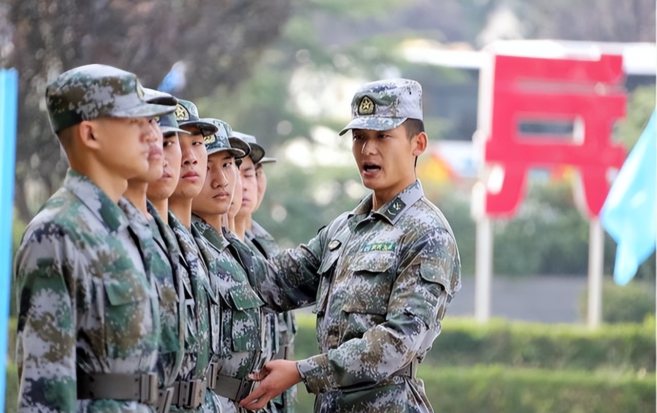 What is the relationship between the squad leader and the non ...