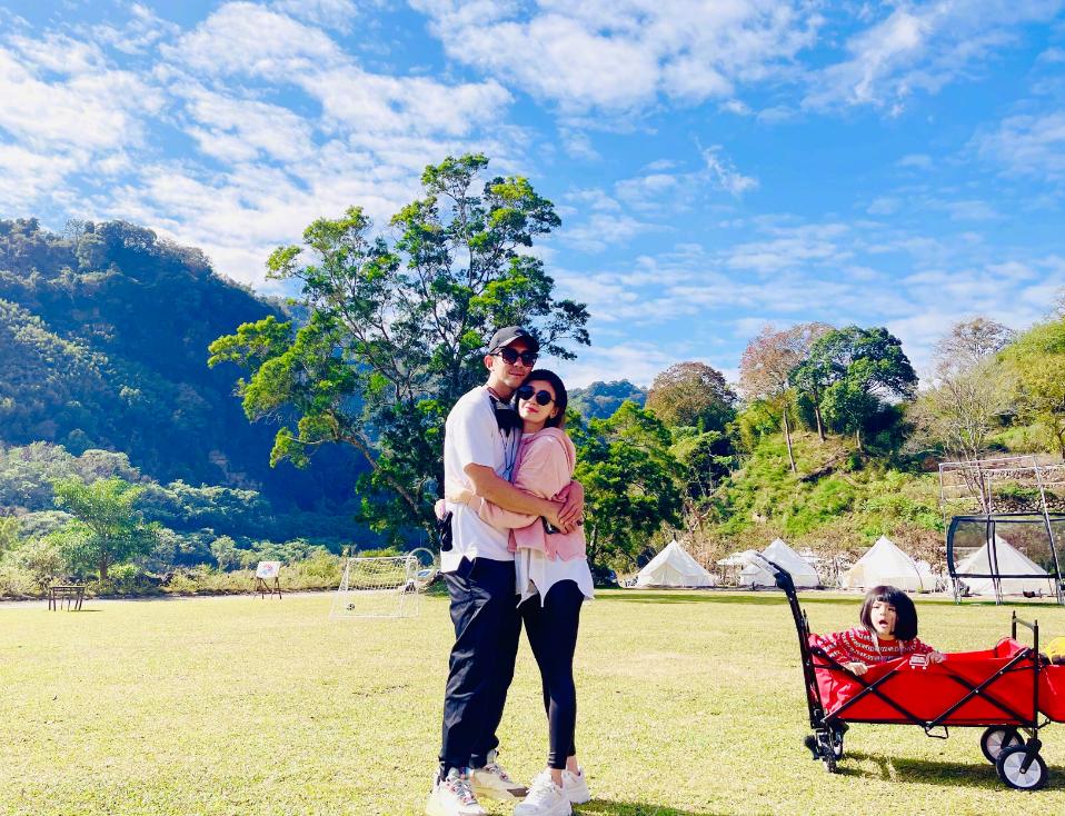 Jia Jingwen's family wears red clothes to celebrate the New Year!The ...