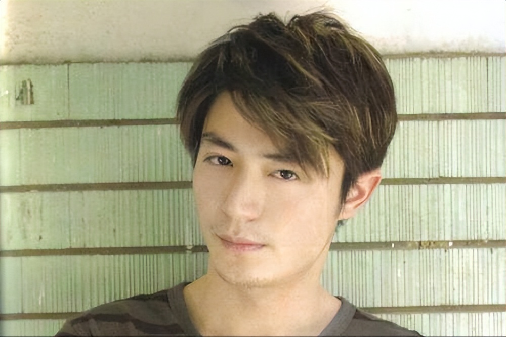 Starring in "Xian San" became a blockbuster, but now he is at home with ...