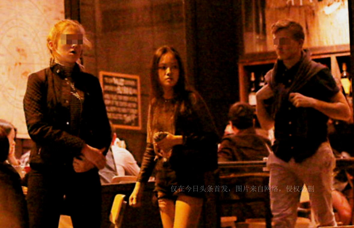 Jacky Cheung's 17-year-old daughter appeared and held an art exhibition ...