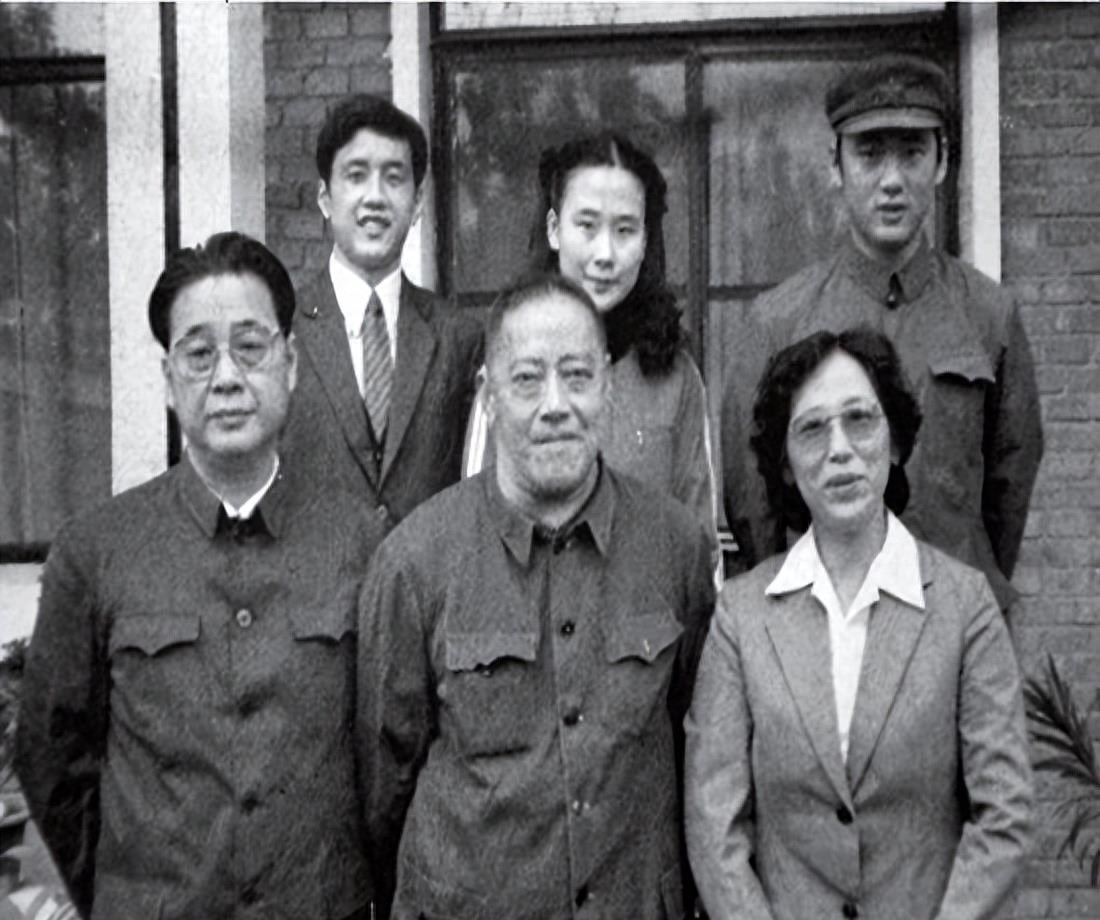 In 1984, a rare family portrait of Li Peng, in which his wife Zhu Lin ...