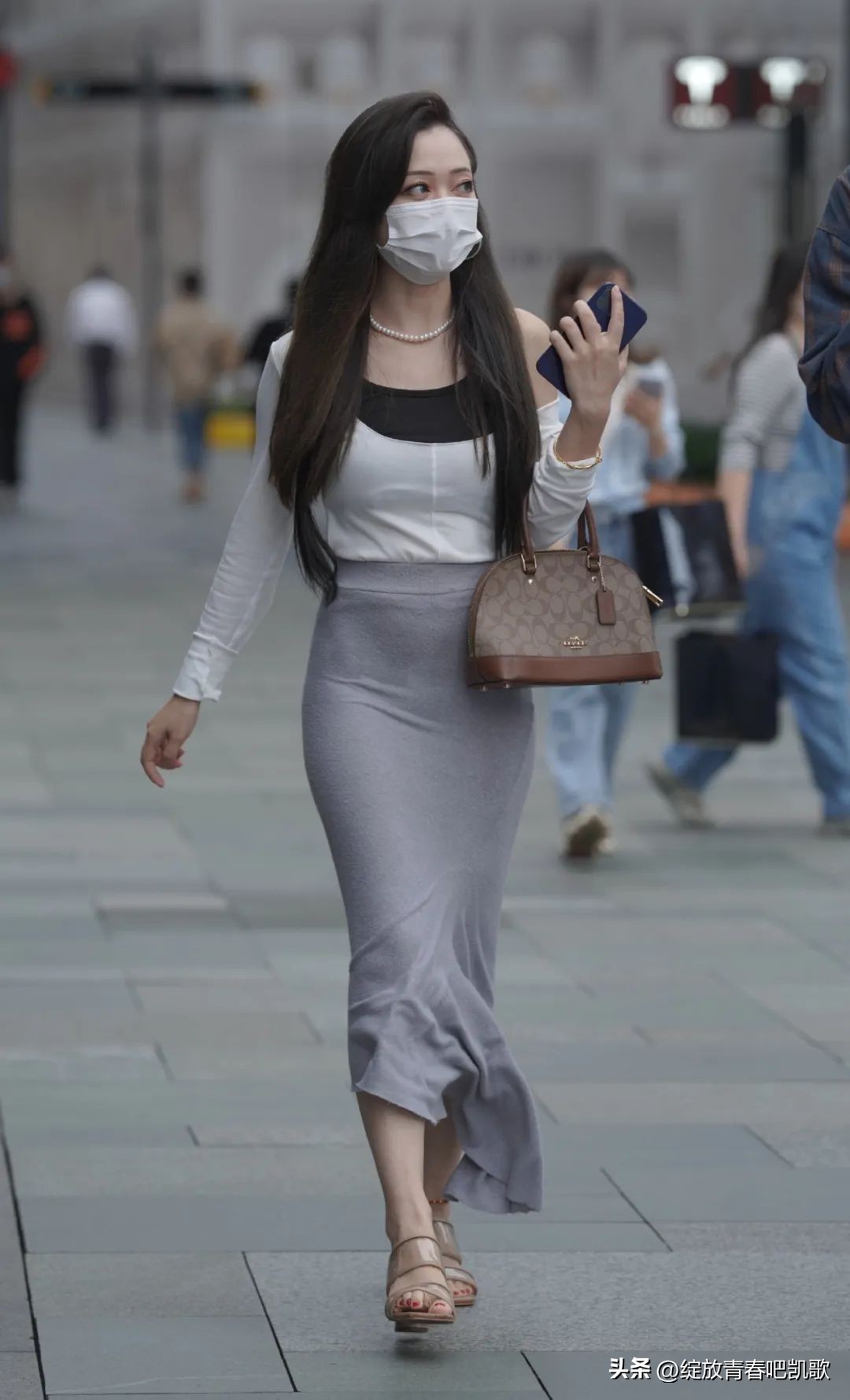 Elegant and fashionable way of dressing, intellectual and foreign style ...