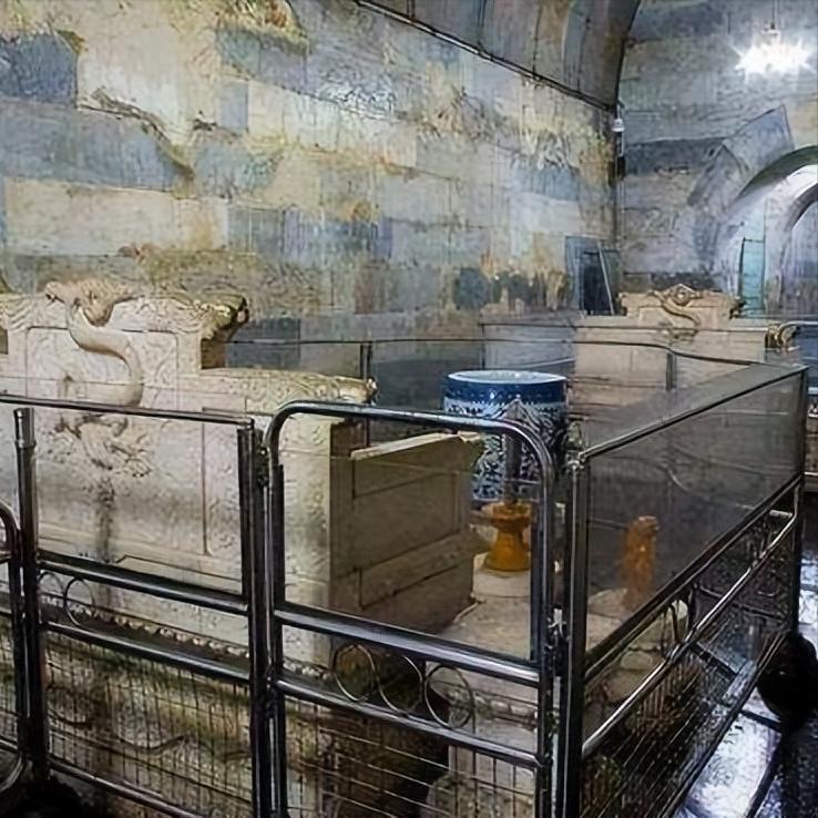 Where are the bones of Emperor Wanli? The coffin was thrown into a ...