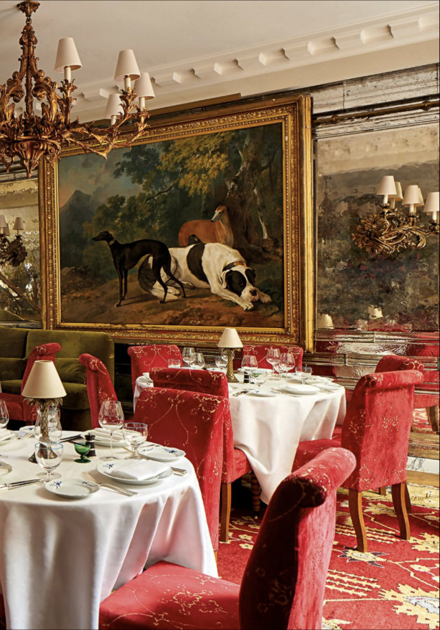 40-year-old Ivanka appeared in London at midnight, wearing a pencil ...