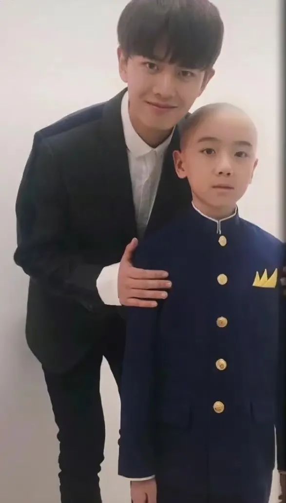A close photo of Uncle Ren Jialun and his children, Ren Jialun's ...