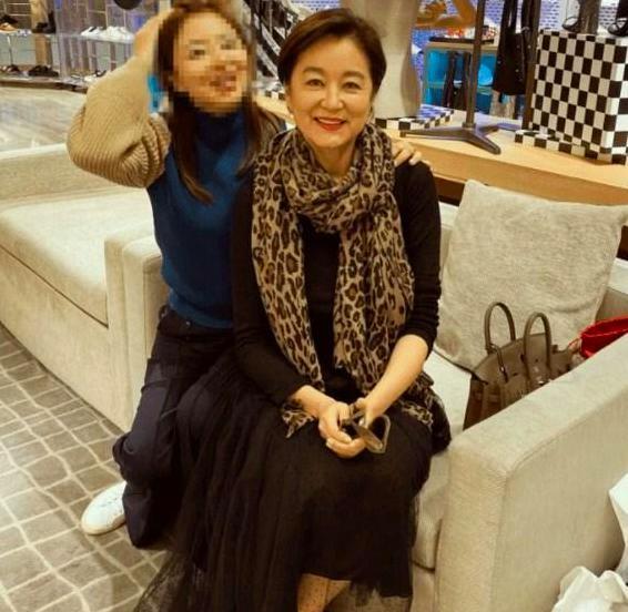 68-year-old Lin Qingxia is in the same frame as 70-year-old Liu ...