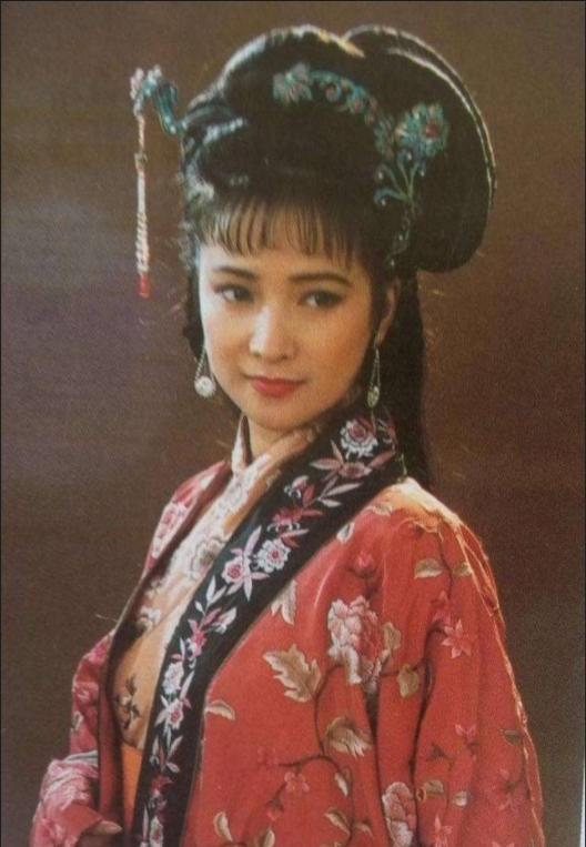 "Classical Beauty" He Qing: From being red to purple to no longer ...