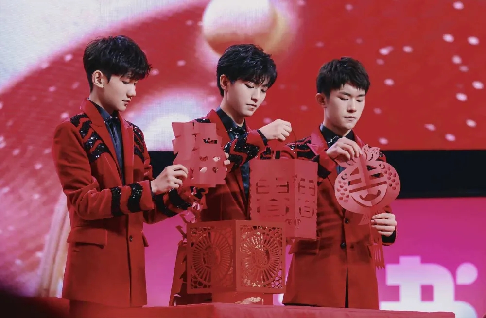 A concert made 200 million yuan, TFboys' ten years of hard work was summed up lightly by Li Fei ...