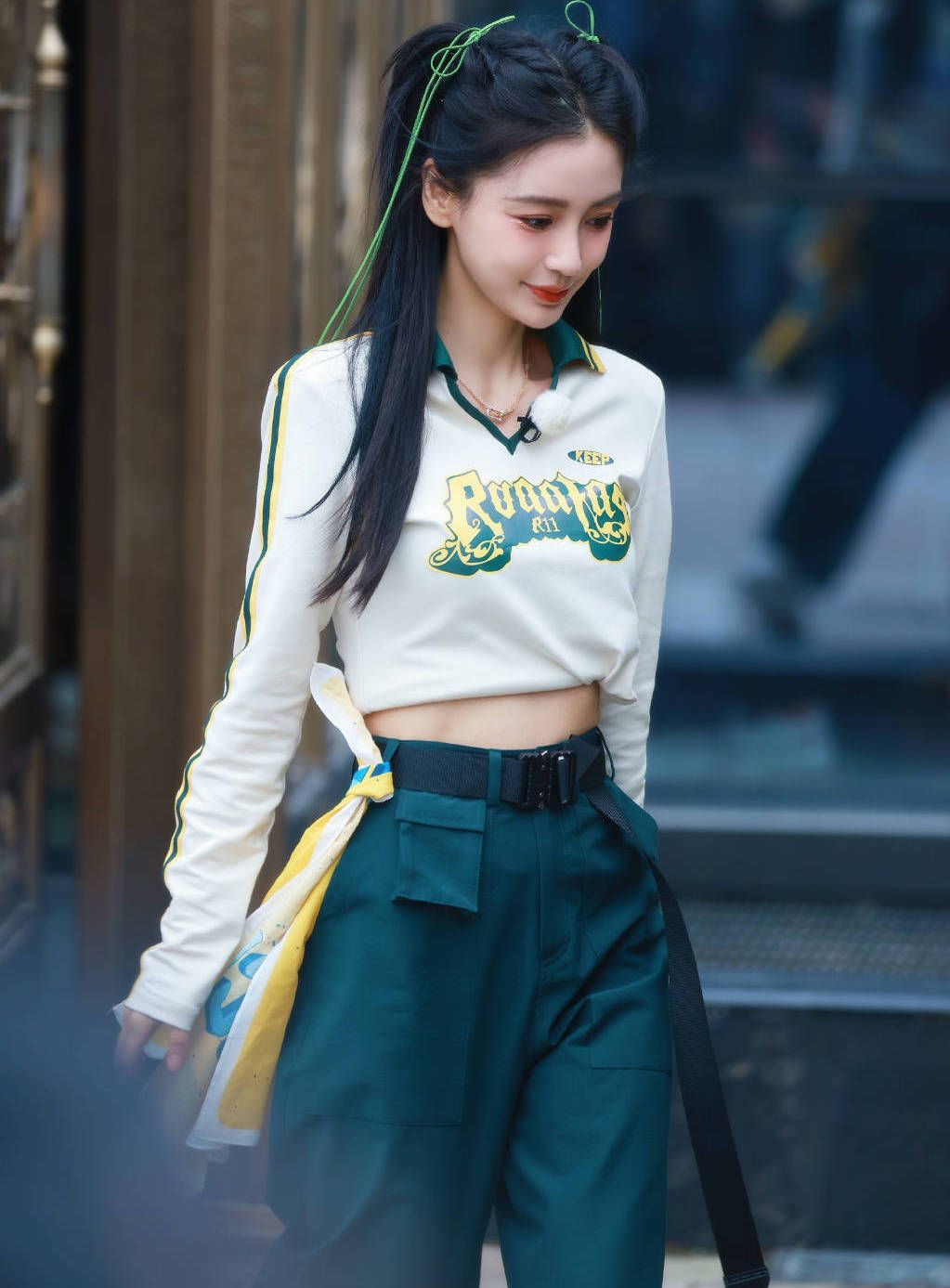 Angelababy's double ponytail shape is full of vitality and she wears a ...