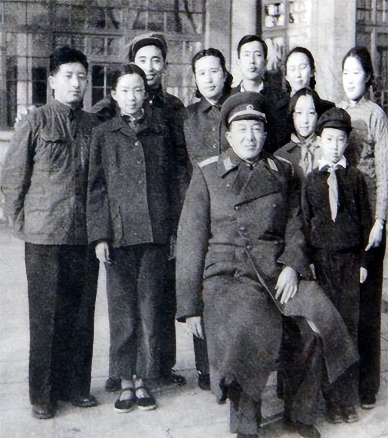 Luo Ruiqing asked Zhang Aiping to visit her son Luo Jian in Lop Nur ...