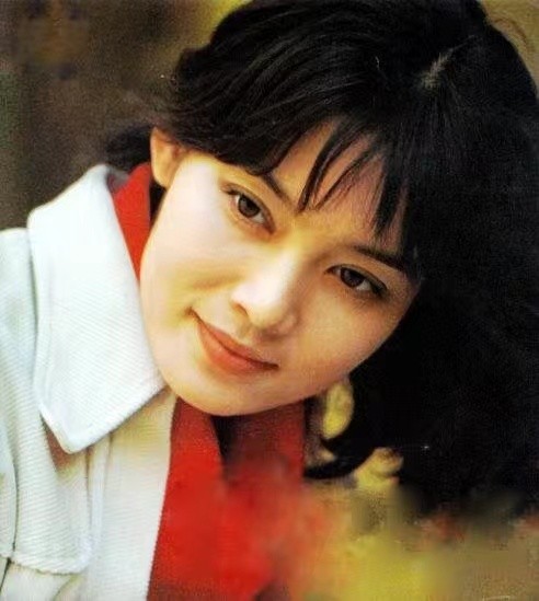 Do you know how beautiful Pan Hong was when she was young?Divorced for ...