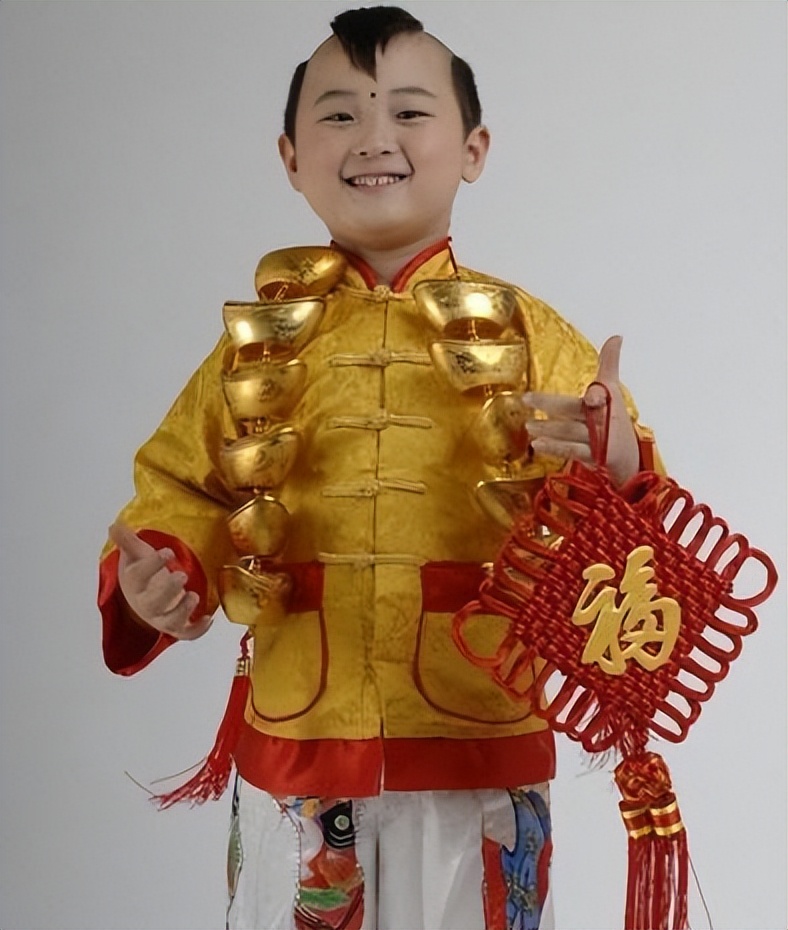 At the age of 6, he died at the age of 8 in the Spring Festival Gala ...