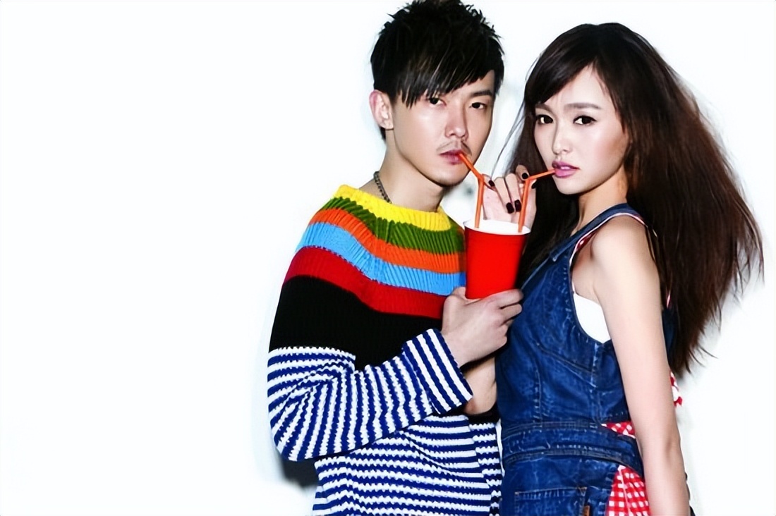 When he returned, he was still the young man in white, but he was Huang ...