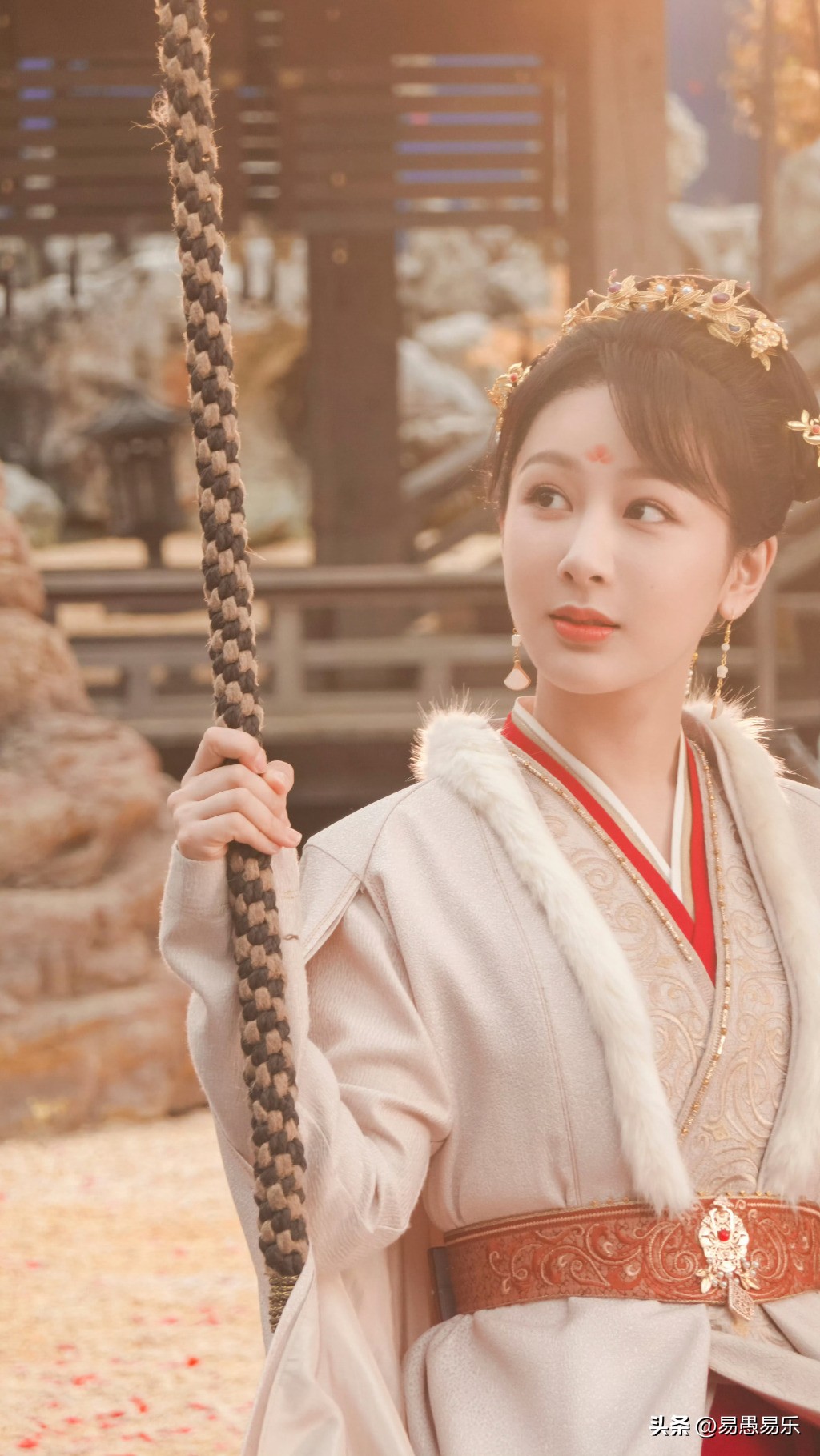 Yang Ziwen Xiaoliu switched to Dawangji, the aura is full and the beauty is bursting - iNEWS
