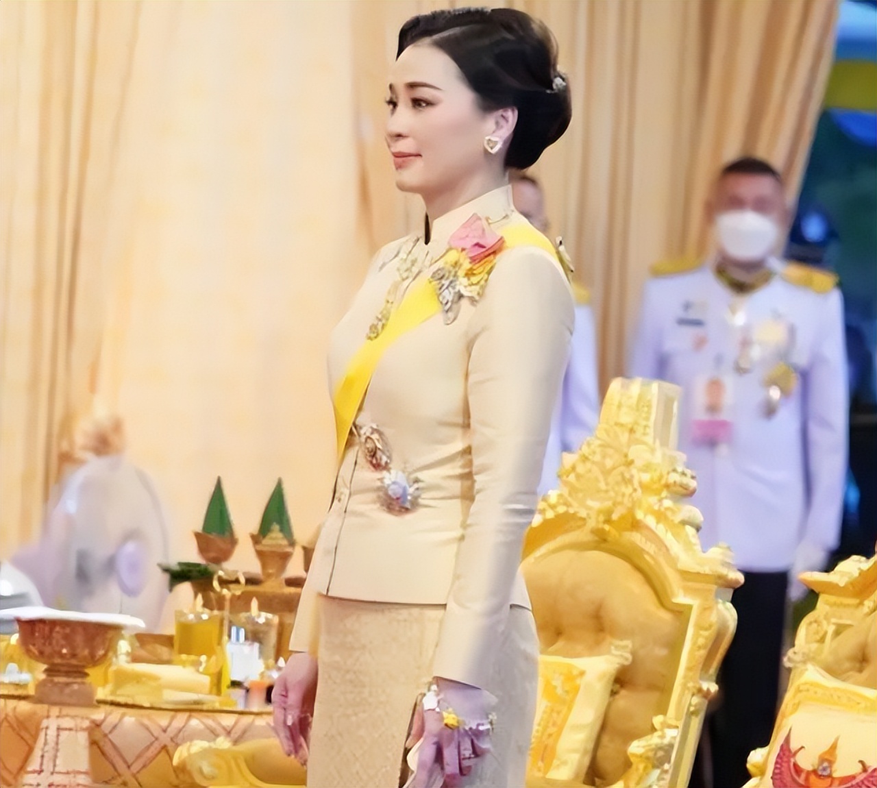 Suthida privately took photos to please Princess Pa, prevented Sirami ...