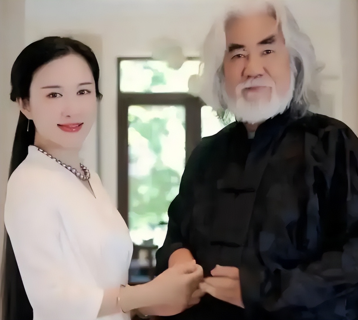 71-year-old Zhang Jizhong still accompanies his wife on live broadcast, but Du Xinglin is ...