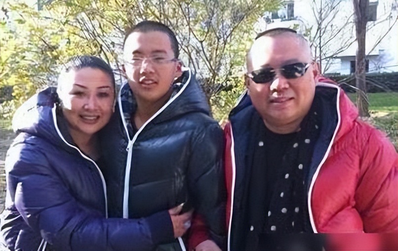 Guo Qilin finally ran into the arms of his biological mother as he ...