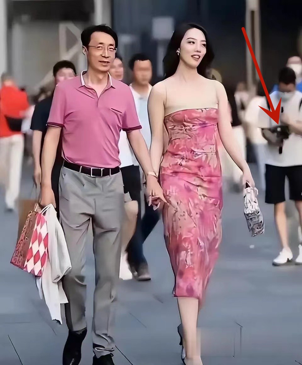 Some people speculated that Mr. Hu's competitors deliberately found ...