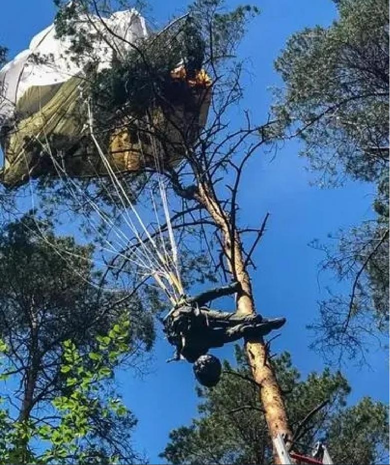 The most unlucky pilot in World War II, parachuting accidentally hung ...