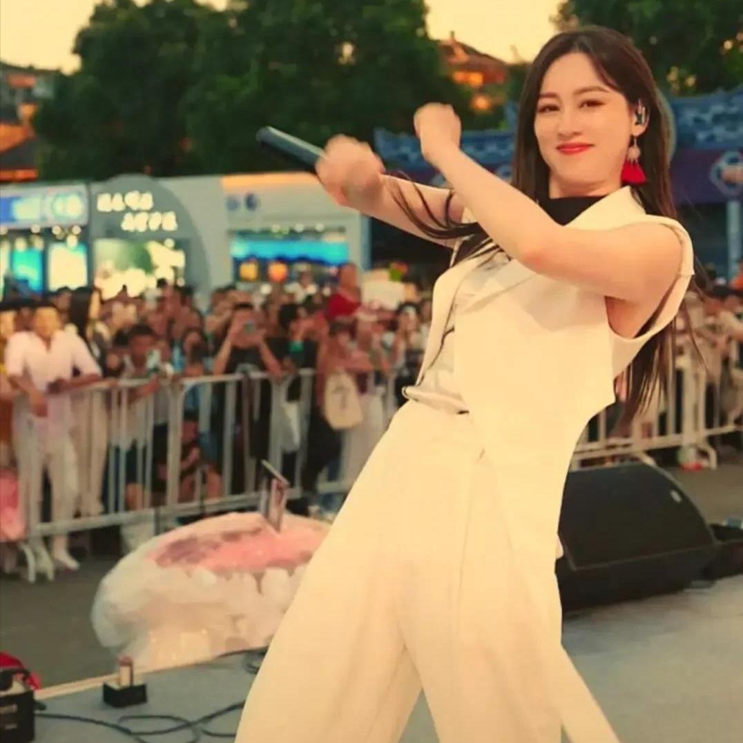 Chinese internet celebrity singer Tang Yi: Relying on Douyin to grow ...