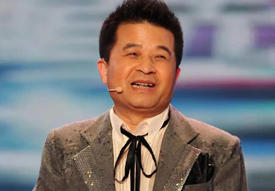 Bi Fujian, once the first brother, fell from the altar, and now lives ...