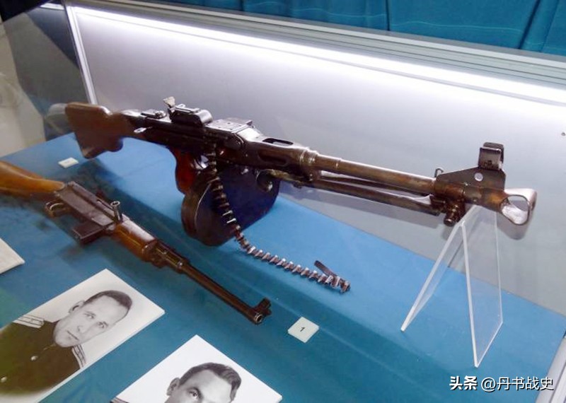 A machine gun that fires a pistol, the Soviet LAD light machine gun of ...