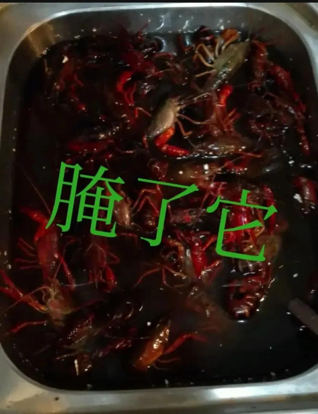 In the scorching summer, how to make delicious and funny crayfish - iNEWS