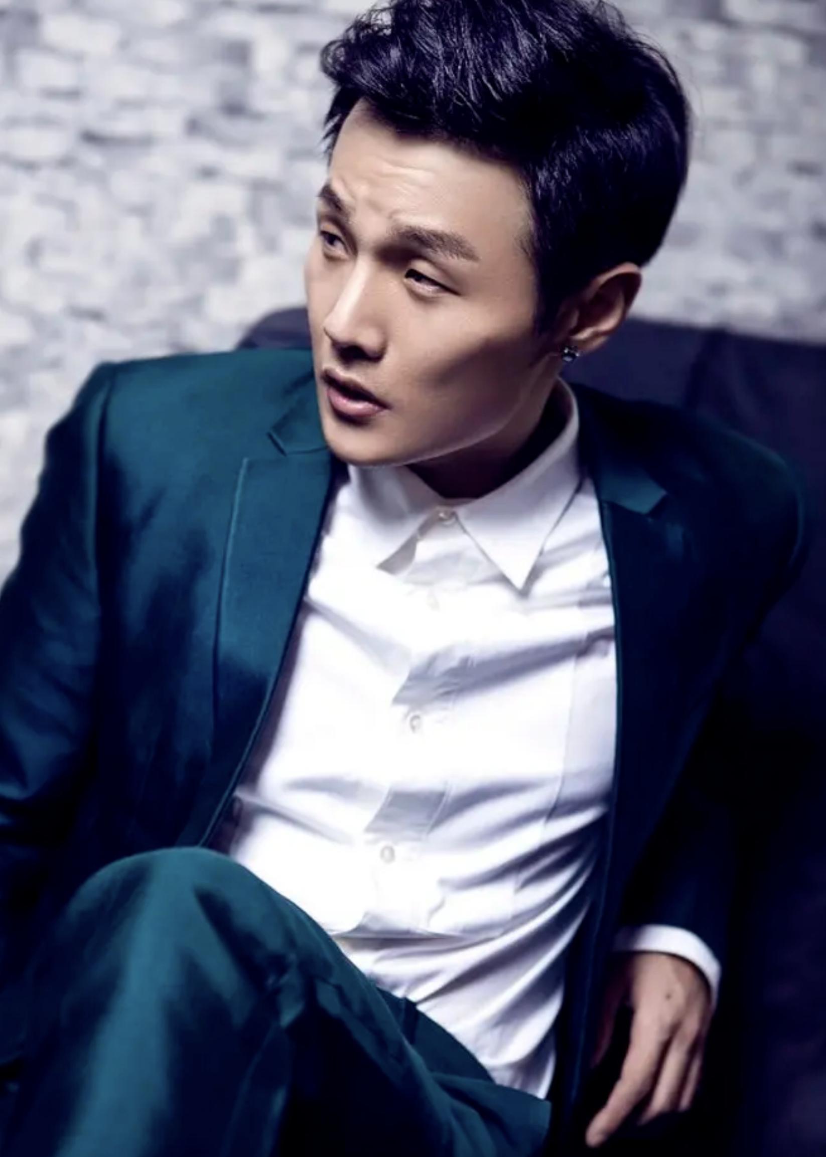 Suffered from a car accident, his father passed away, and spent 10 ...