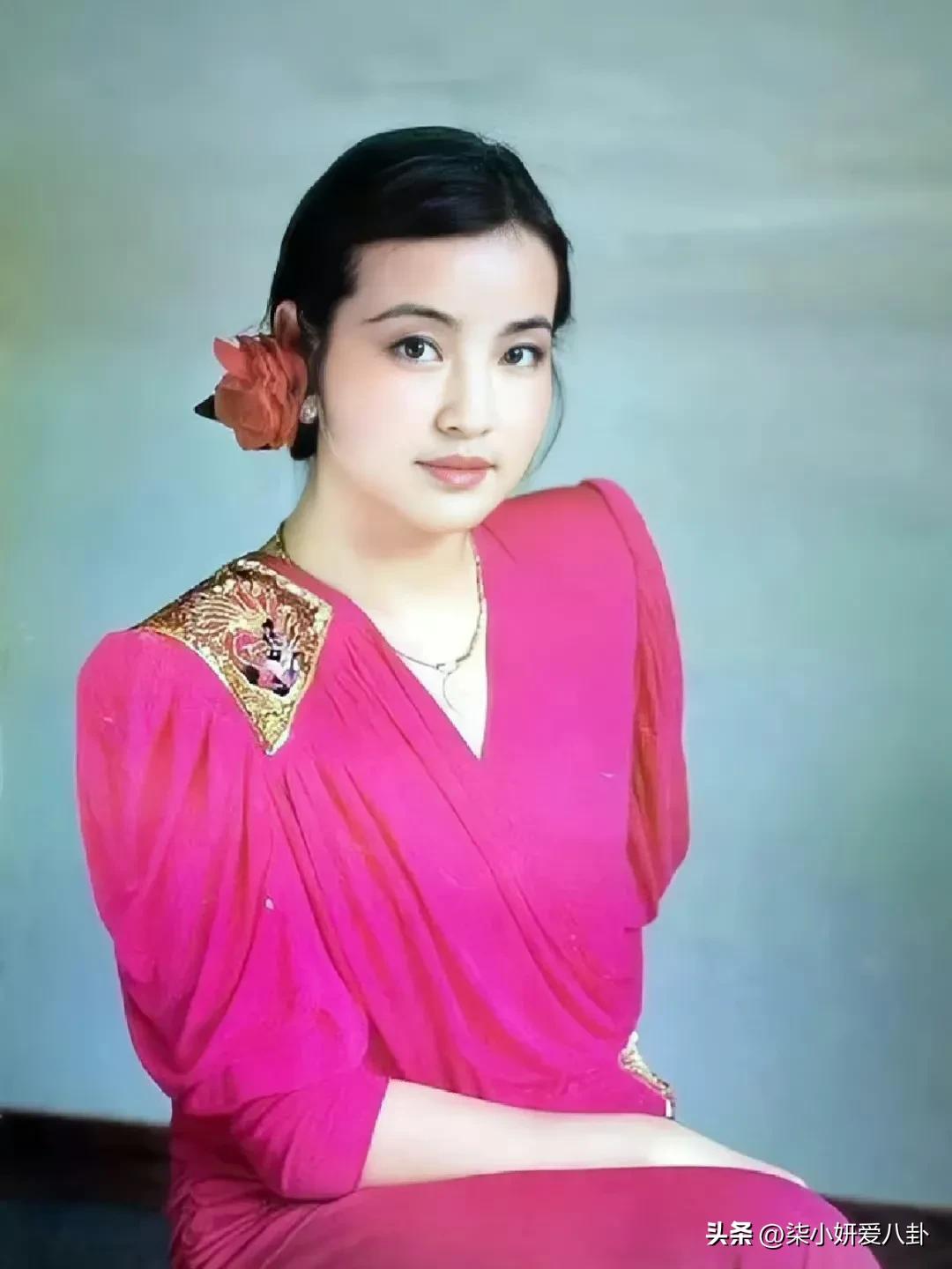 The most beautiful photos of Liu Xiaoqing when he was young, gentle and ...