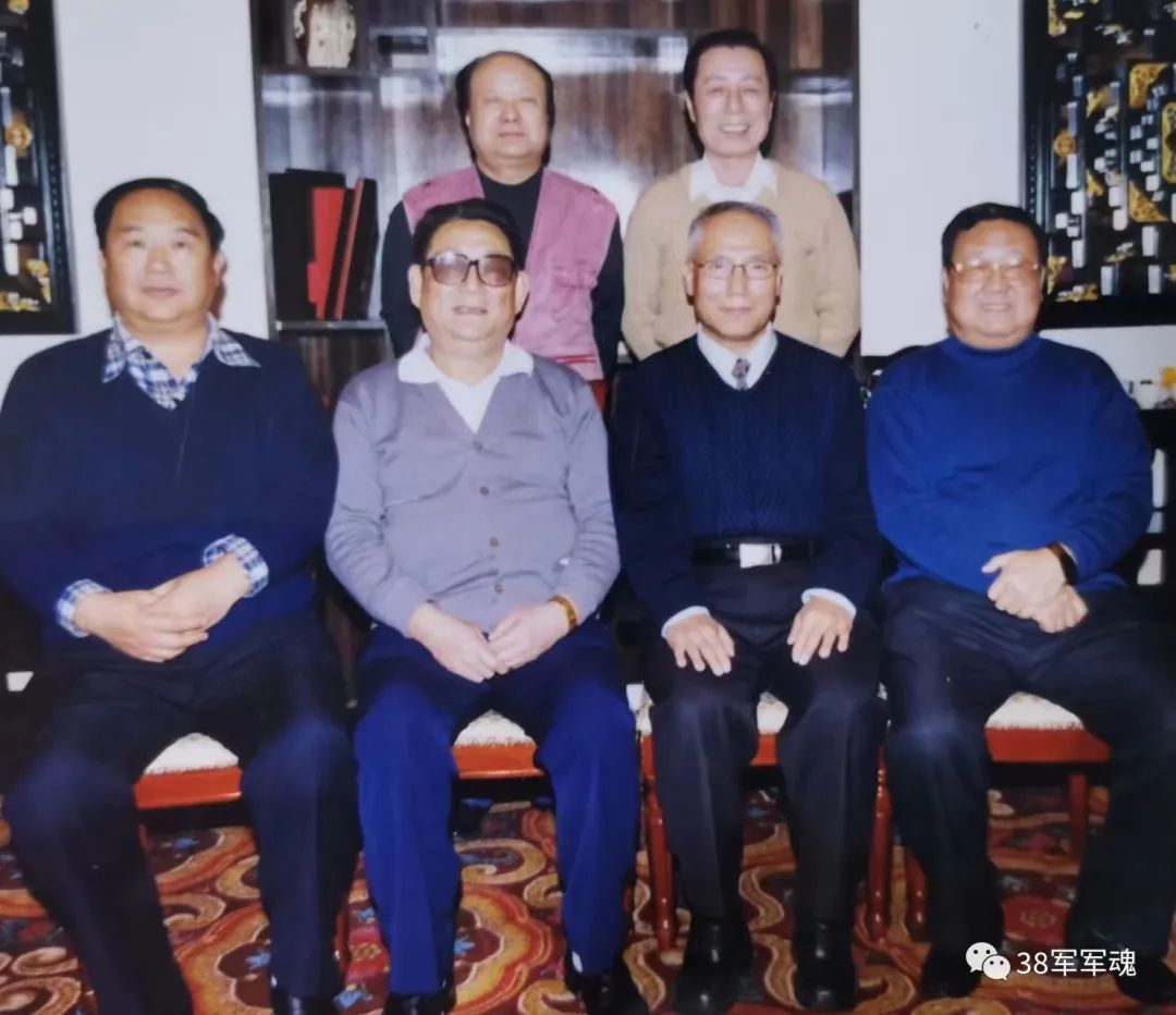 A lieutenant general on a bicycle is gone! - iMedia