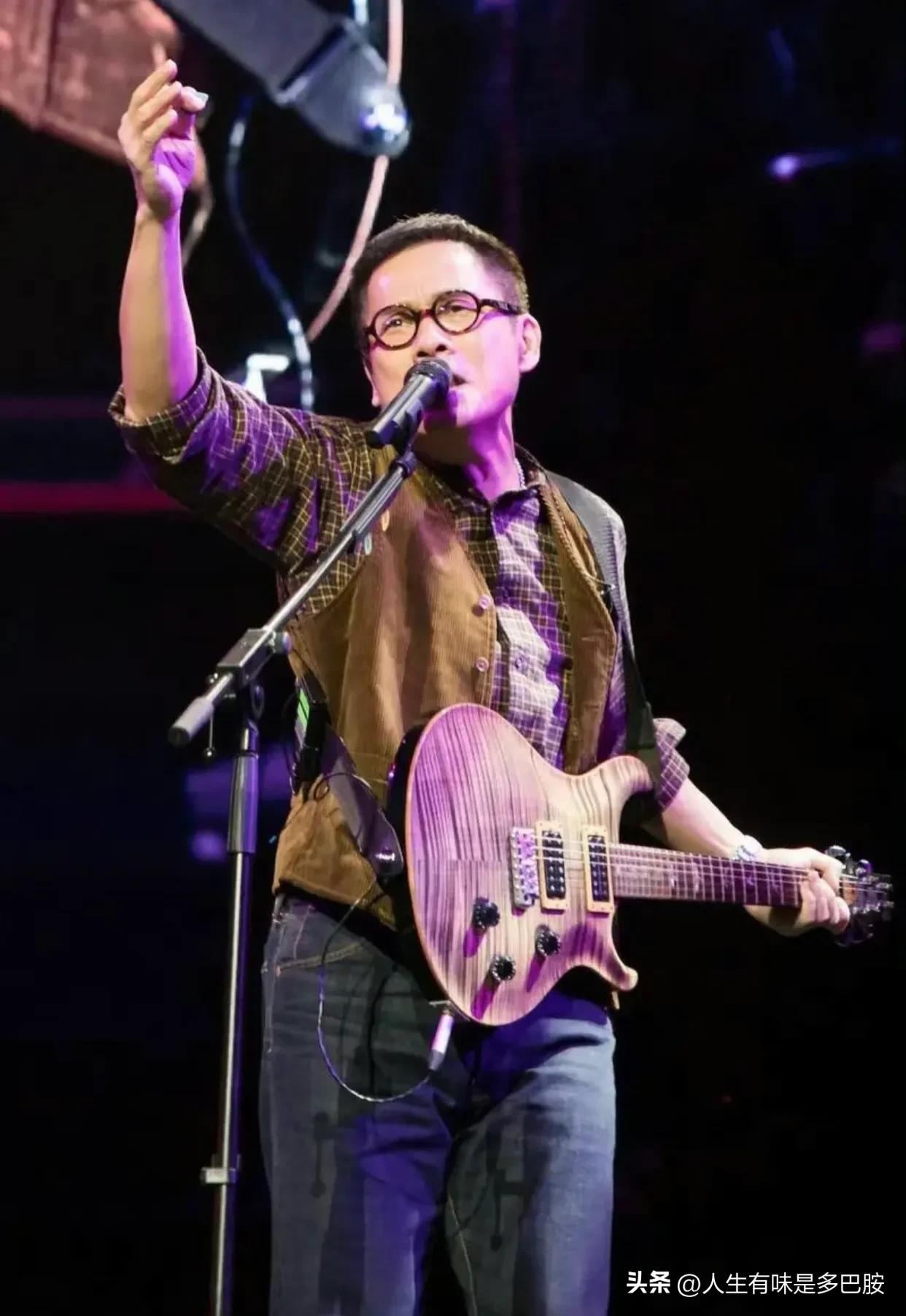 Seeing Luo Dayou, Xue Zhiqian became cautious, with both hands on his ...