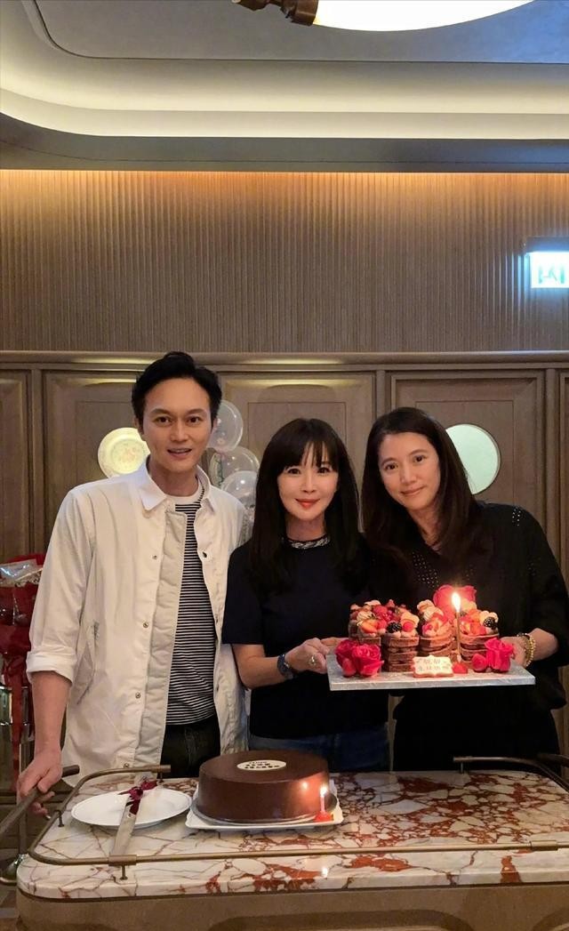 Anita Yuen shared photos of her 53rd birthday late at night, with a ...