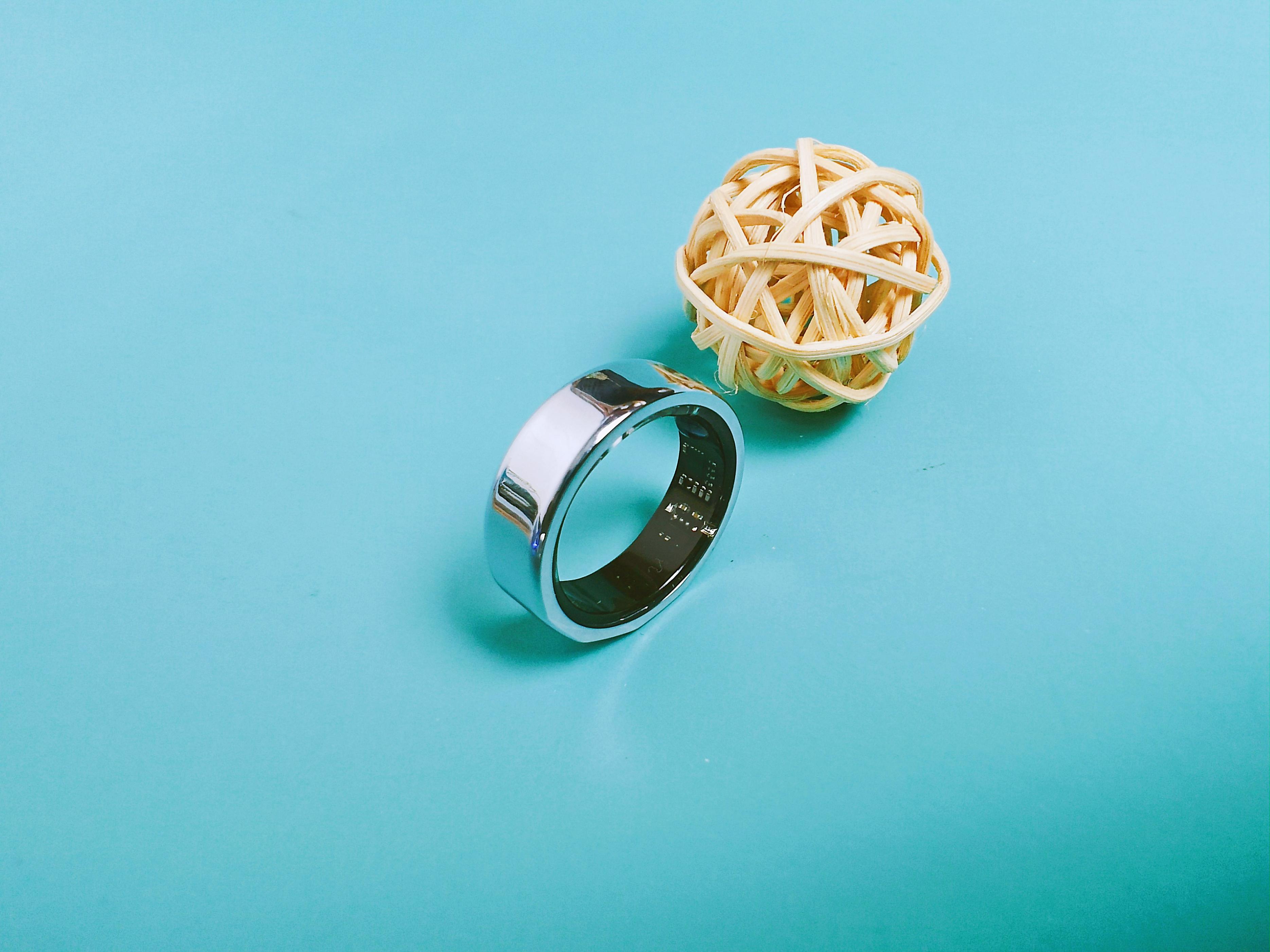 A health assistant between your fingers, the QuzzZ Ring smart ring ...