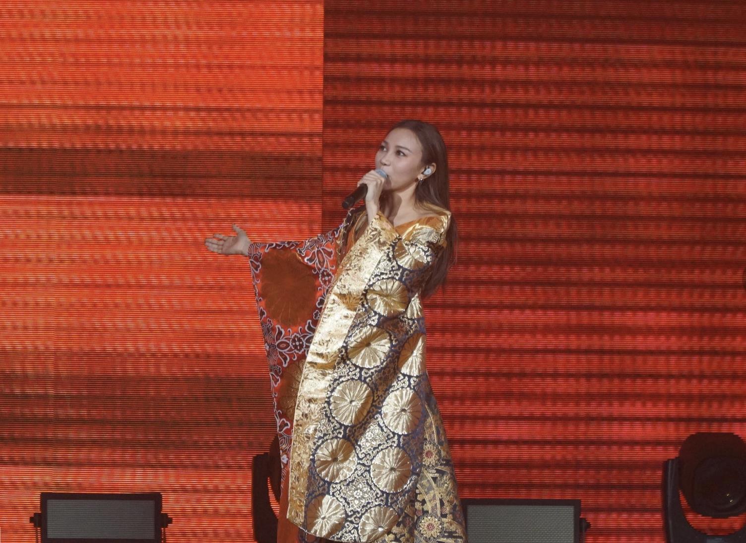 The 35-year-old Hong Kong singer's first concert at the Red Hall, Eason ...