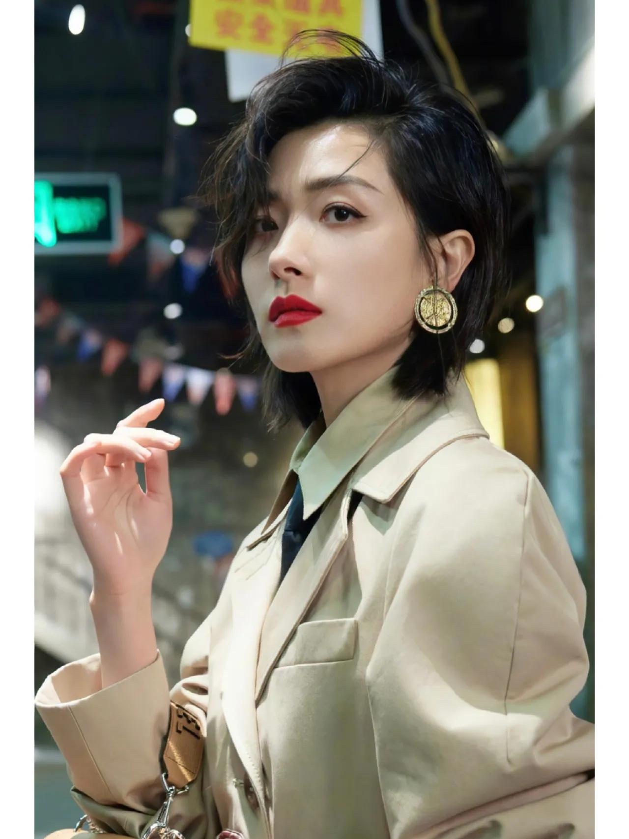 Wanqian's beauty is like the morning dew, crystal clear and fascinating ...