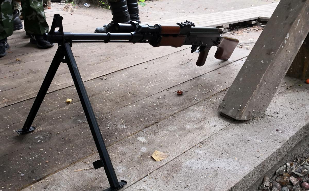 More than 1,700 light machine guns were seized in one battle. How many ...