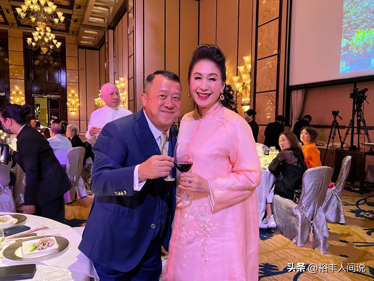 Zeng Zhiwei asked Zhou Libo to play golf!Strong swing, no sickness ...