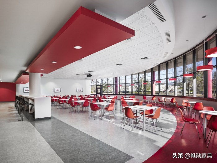 Creative design of red and blue color contrast - Verizon office design ...