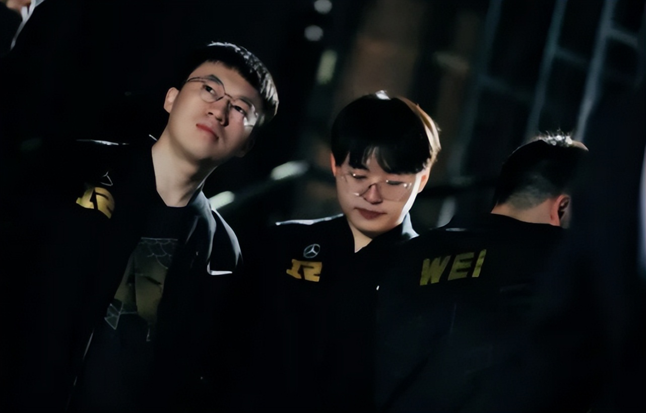 RNG's top order humbly asks for advice from LCK counterparts, but Chinese and Korean water ...