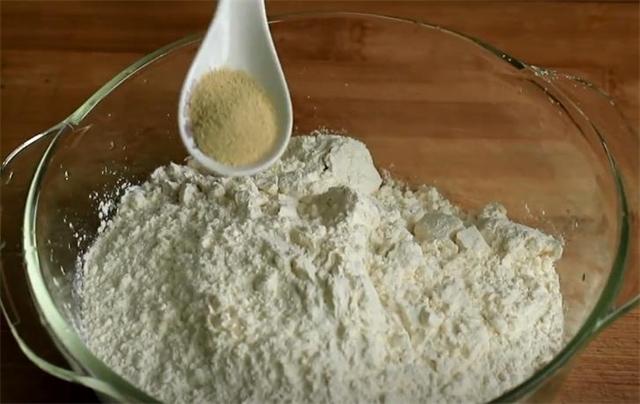 A new way to eat flour, no need to knead the dough, one roll of ...