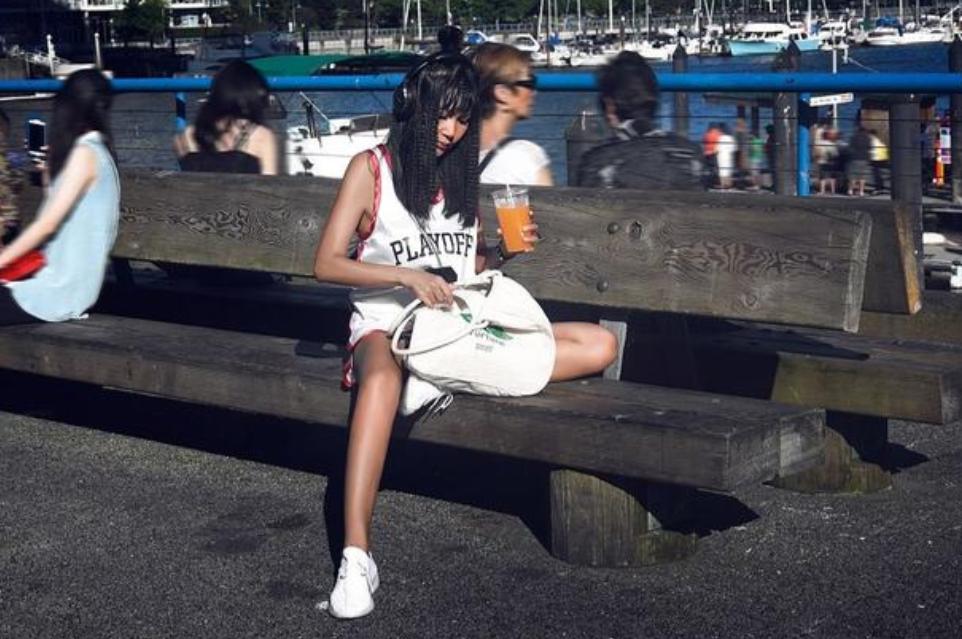 Zhang Mi: From being a smash hit to being blocked overnight, and then ...