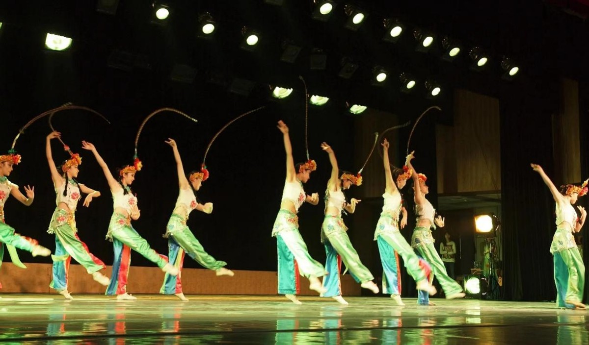 Viewing the Aesthetic Features of Chinese Opera Dance from a Historical ...